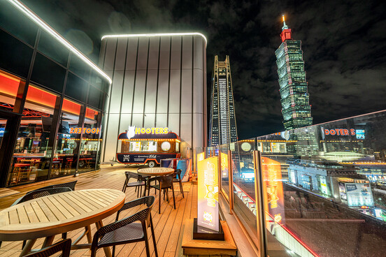 遠百信義a13 最嗨高空酒吧 Hooters美式餐廳推出全新餐點 超近距離看台北101 大口吃肉喝酒聚會首選 Marie Claire 美麗佳人