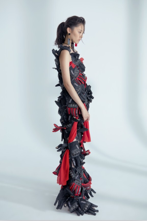 JENN LEE以「女性獨立」與「自由」為主要核心，擁有高度網路渲染與號召力！