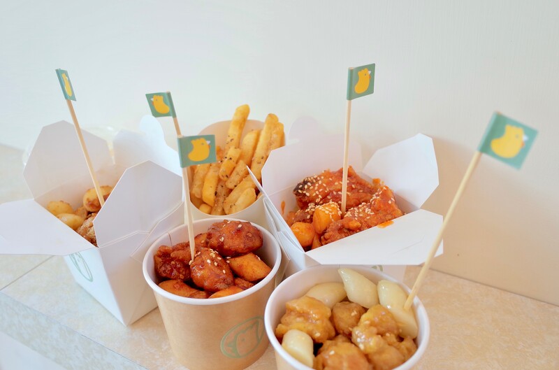 【羅東炸雞店】OMO Chicken感受正宗韓式炸雞甜辣滋味，除了炸雞必吃辣炒年糕拉麵