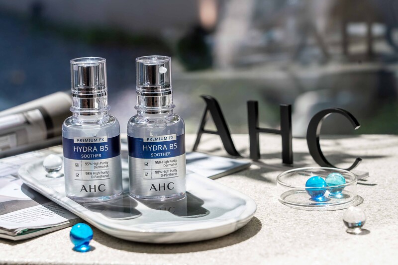 韓國6秒賣一罐超神AHC B5精華進化得太猖狂！ 200%高濃度保濕B5成分+導入醫美科技，醫美療程等級保養品？！ 純粹強大的保濕力，拯救沙漠敏弱肌！