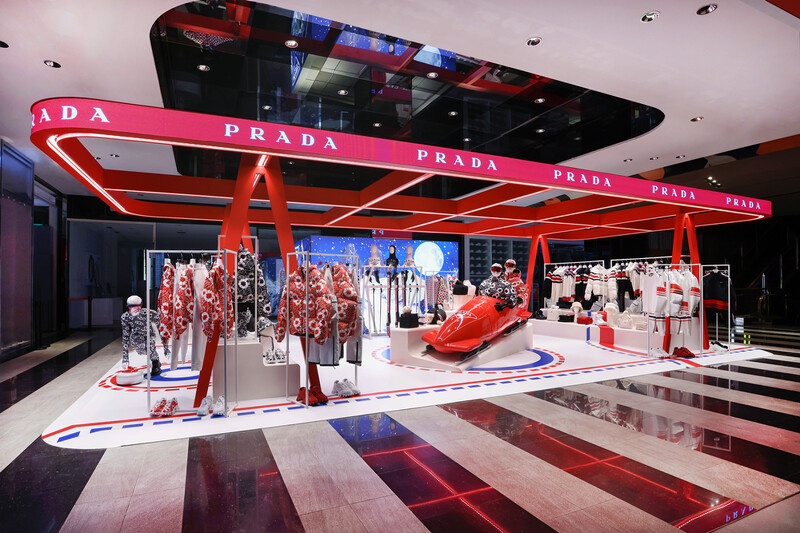 Prada On Ice期間限定店插旗信義區！不能滑雪也要朝聖，其中這項商品全台已缺貨