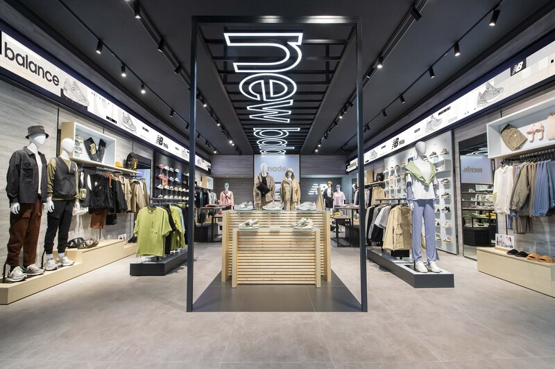 和海外代購掰掰！直衝全新開幕的「NB 1906潮流形象店」就對了～以後話題聯名、IU最愛SDS系列與限量難搶夢幻美鞋，來這裡就能GET！