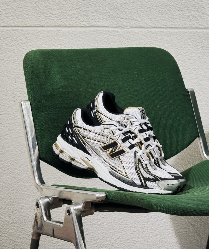 這些不好搶的IU同款現在秒衝NB 1906 潮流形象店就能搶先入手擁有！ M編貼心盤點想穿出獨特不撞型女孩們必收的三大類重點單品！