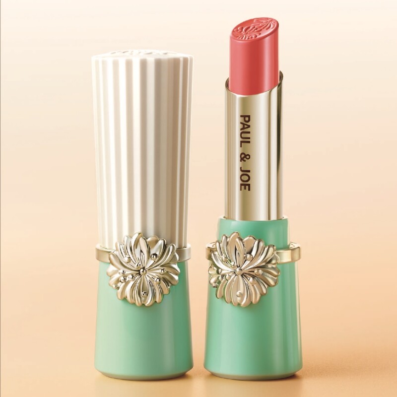 PAUL & JOE 2023西洋菊高光持色唇膏18色登場，貓眼石綠外盒太美