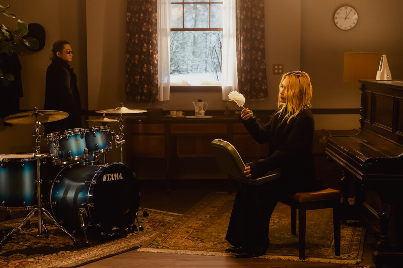 Tizzy Bac新輯《Human Error》叩問生命抉擇〈從地心竄出〉翻玩黑色幽默〈冬日花朵〉為思念送行「心靈大掃除」