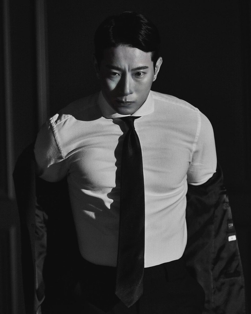 《體能之巔：百人大挑戰》Agent H極品天菜，零死角西裝、軍服造型盤點