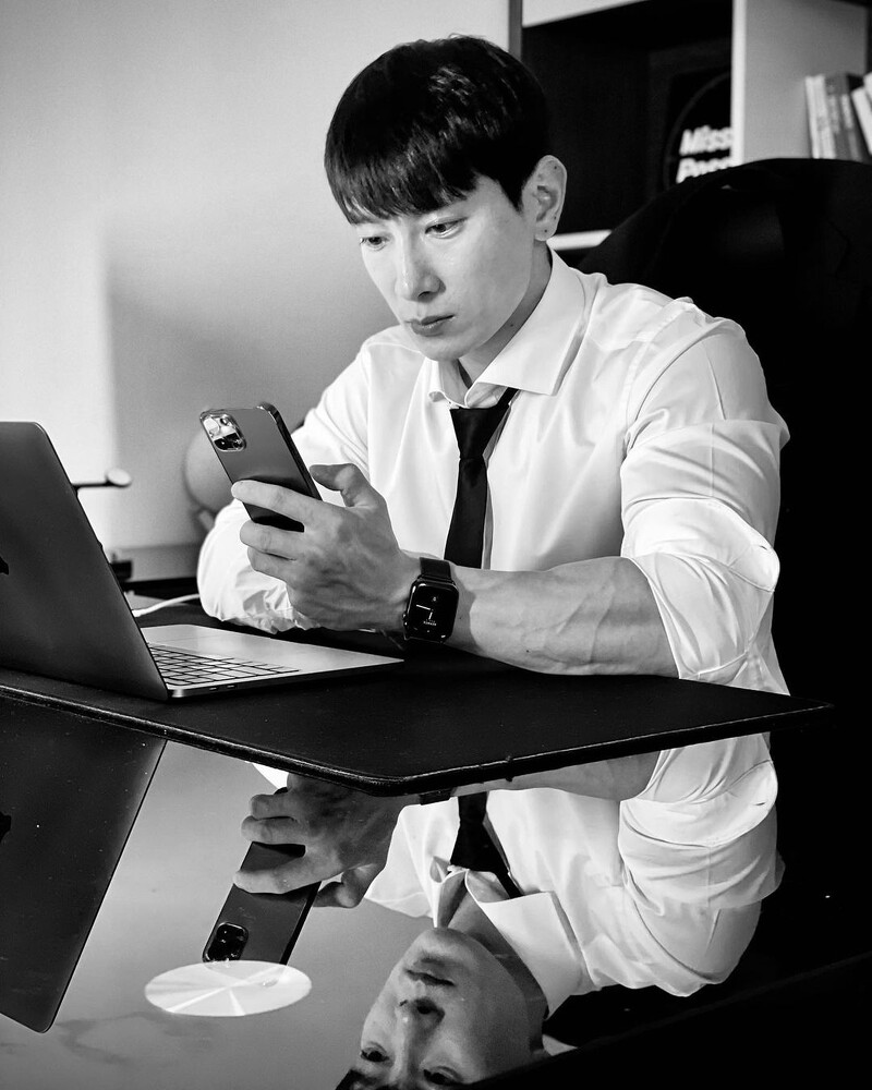 《體能之巔：百人大挑戰》Agent H極品天菜，零死角西裝、軍服造型盤點