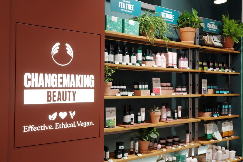 以愛地球為目標的綠色美妝先驅The Body Shop全新Workshop永續概念店來了! 就在台中LaLaport、台北京站，一定要去逛逛!