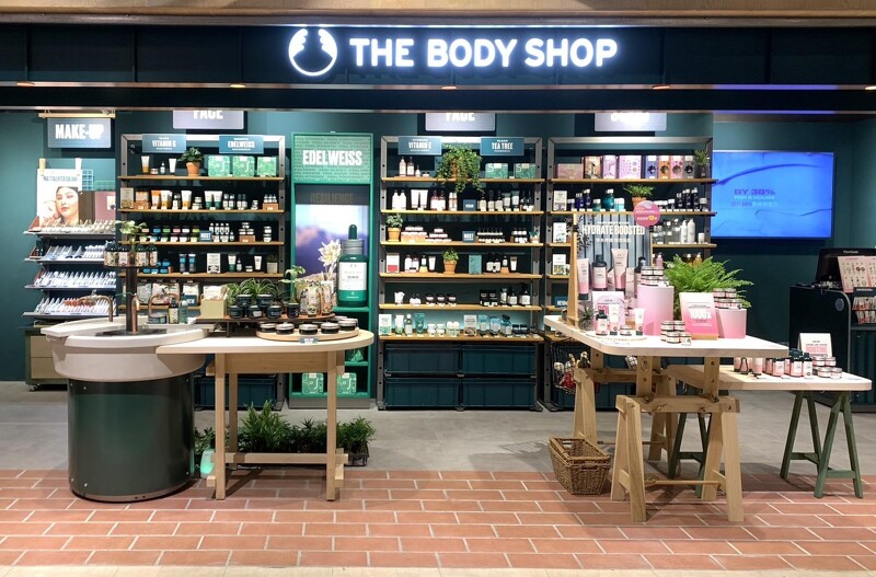 以愛地球為目標的綠色美妝先驅The Body Shop全新Workshop永續概念店來了! 就在台中LaLaport、台北京站，一定要去逛逛!