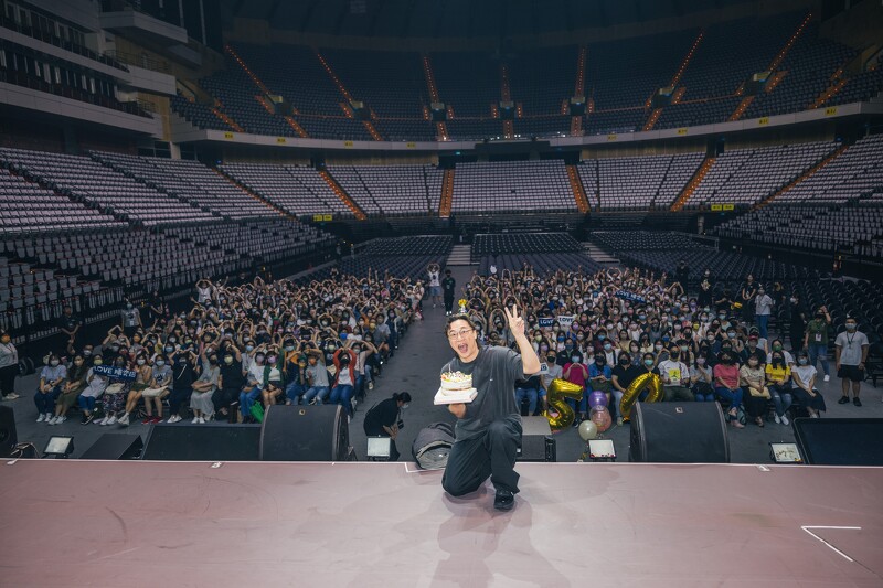 陳奕迅Fear and Dreams台北演唱會7場全紀錄！30多首歌單&安可曲感動落淚，最終場拜跪落淚狂呼OMG！生快許願：吃好睡好、好輸出