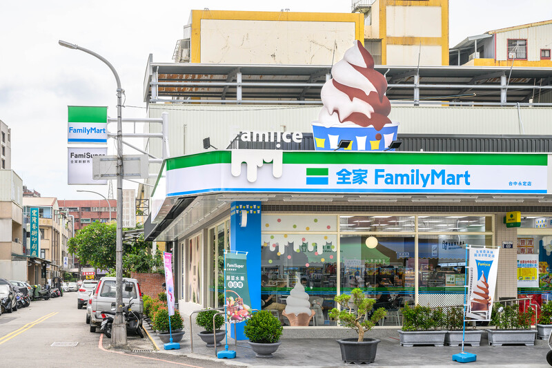 全家「霜淇淋體驗店」在哪裡？3大亮點公開！隱藏版繽菓聖代、莓好時光一次吃