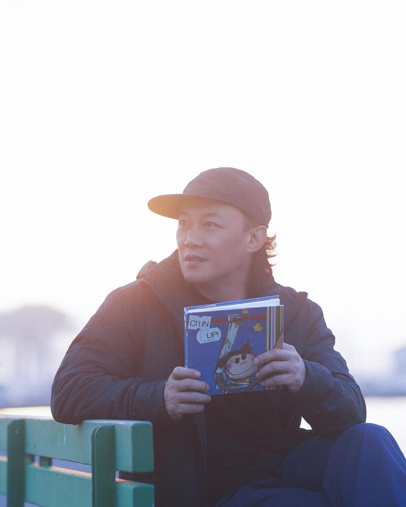 Eason陳奕迅全新專輯《CHIN UP!》新歌8首，指引無時無刻保持童年最無憂無慮的初心