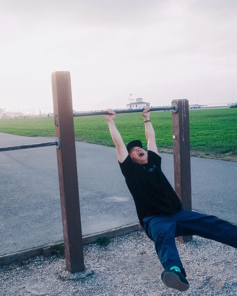 Eason陳奕迅全新專輯《CHIN UP!》新歌8首，指引無時無刻保持童年最無憂無慮的初心