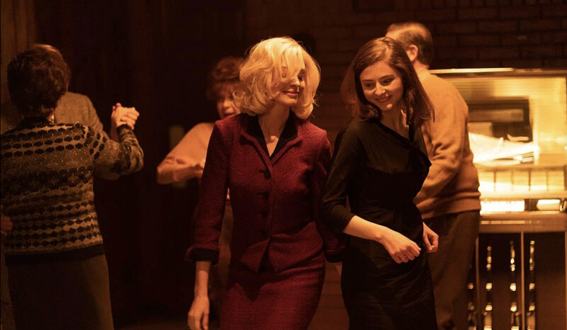 安海瑟薇驚悚電影《Eileen》化身金髮諮商師！首度上演女女戀