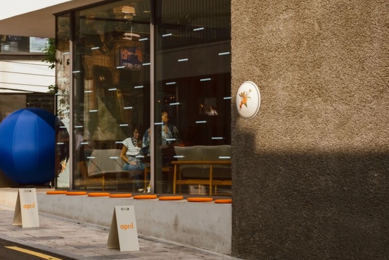 丹麥咖啡「April Coffee」來台快閃，精選 Finn Juhl 三大經典之作呼應精品咖啡品牌精神