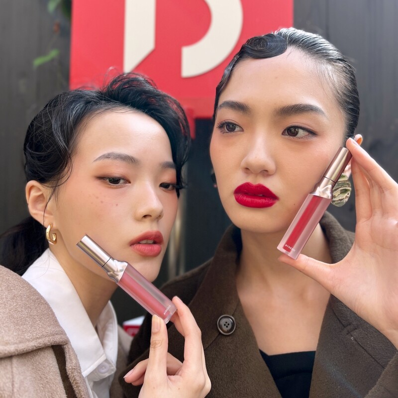 2024唇膏推薦！Valentino、M.A.C、SUQQU、蘭蔻、YSL、NARS、克蘭詩...都推美拉德色系，上唇時髦又吸睛