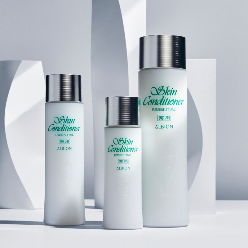 【美妝說書人】ALBION健康化妝水50歲了！專研薏仁保養、每10秒賣出一瓶、日拍夜敷超穩膚