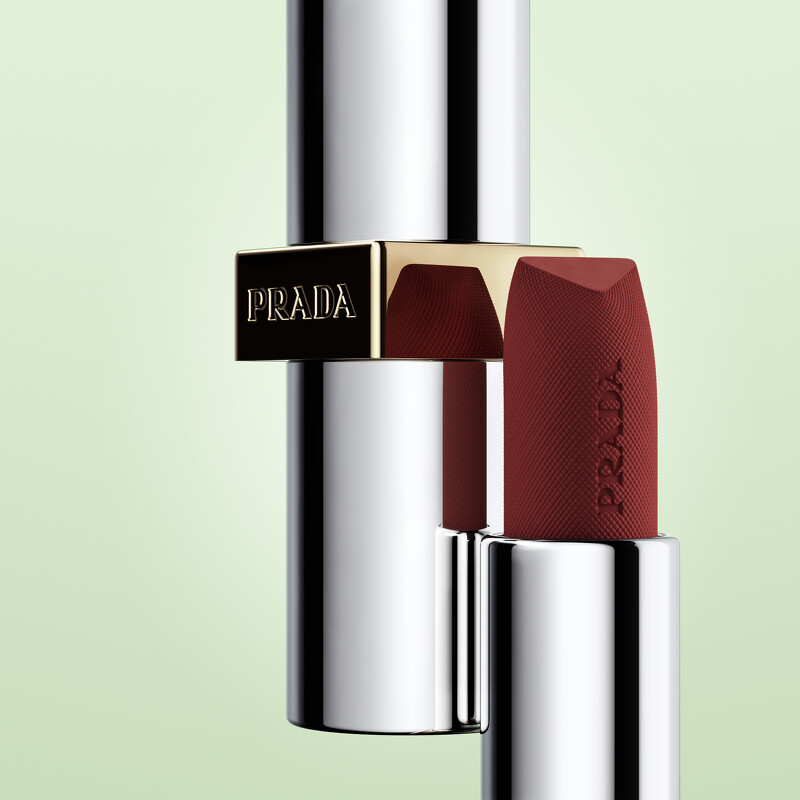 Prada Beauty 2025正式登台！必買明星商品推薦+總整理，韓團ENHYPEN擔任開幕大使！