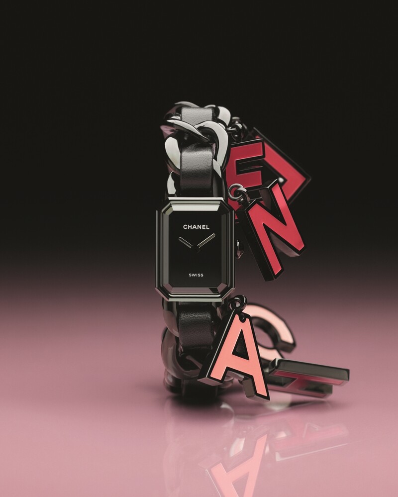 專訪│J12 Bleu是什麼藍？香奈兒首款Première推出嶄新手鐲及項鍊錶？