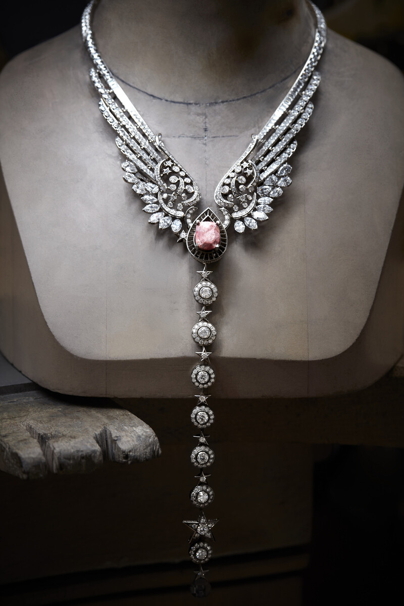 Chanel全新頂級珠寶系列Reach For The Stars四套大作的工藝聚焦！